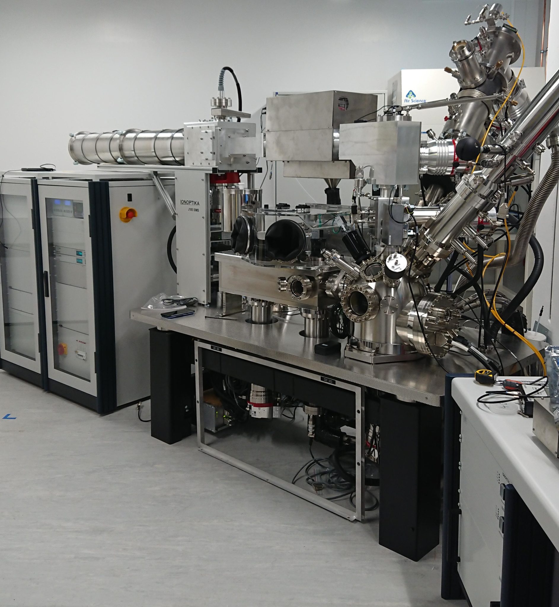 New ToF-SIMS instrument delivered | Surface Analysis Research Centre